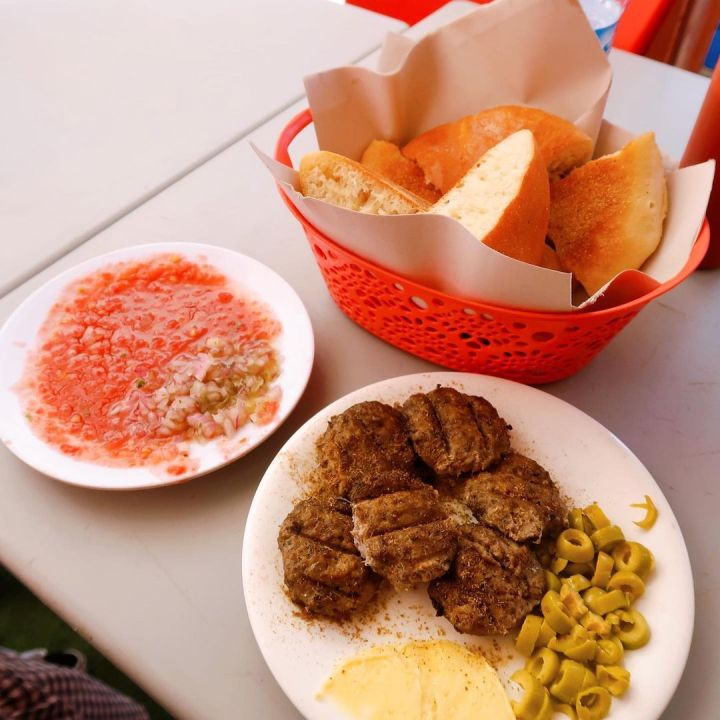 Hout Quari: The Moroccan Big Mac in Marrakech - Halal Xplorer