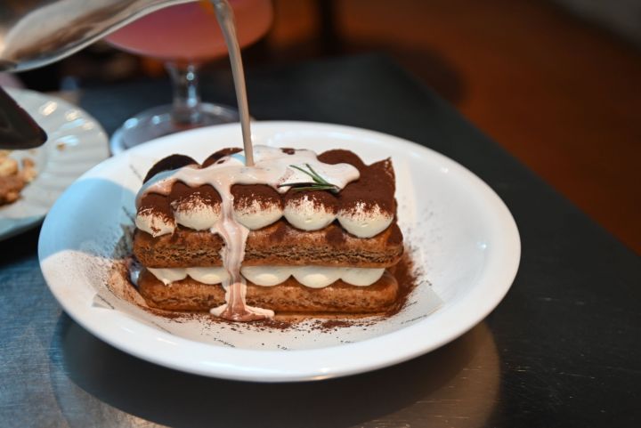Scarlett’s Cafe trying the famous poured tiramisu in Jakarta - Halal ...
