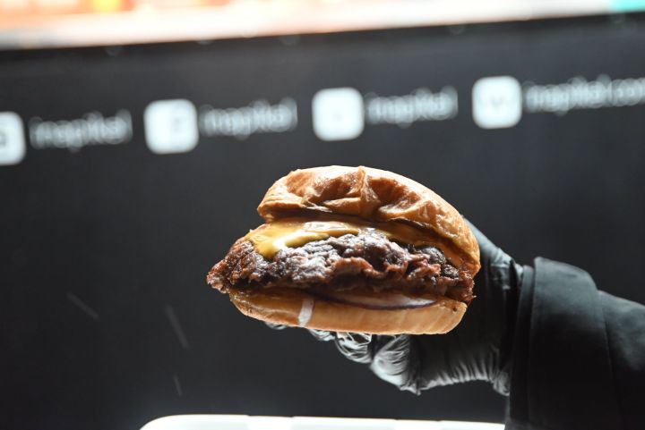 In A Pikel smash burgers in Canary Wharf London - Halal Xplorer